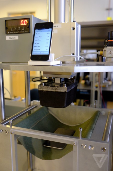 Apple prezinta laboratorul si metodele prin care testeaza rezistenta ...