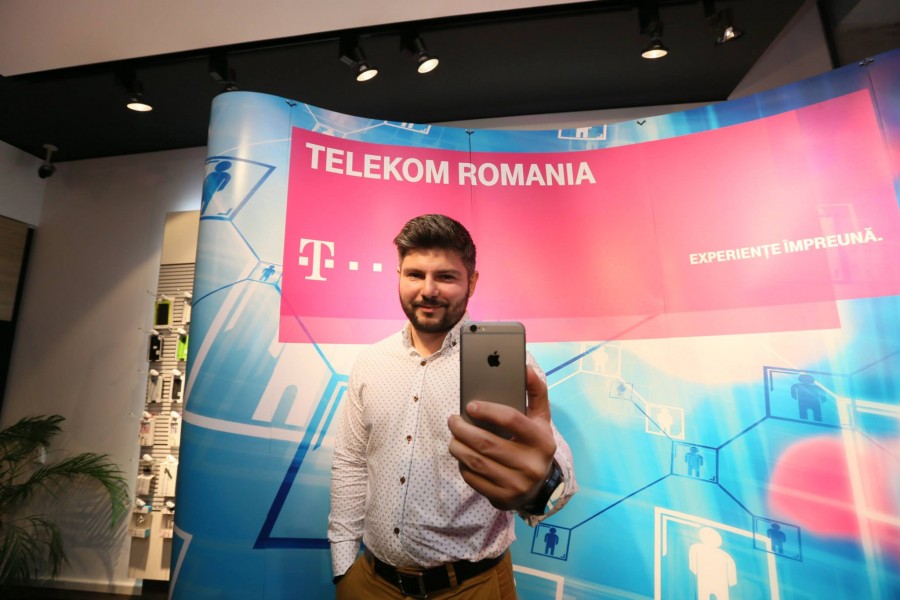 Lansarea iPhone 6 la Telekom Romania - primul român cu telefon cumpărat ...