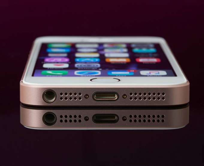 eMAG vinde iPhone SE la 1799 LEI astazi | iDevice.ro