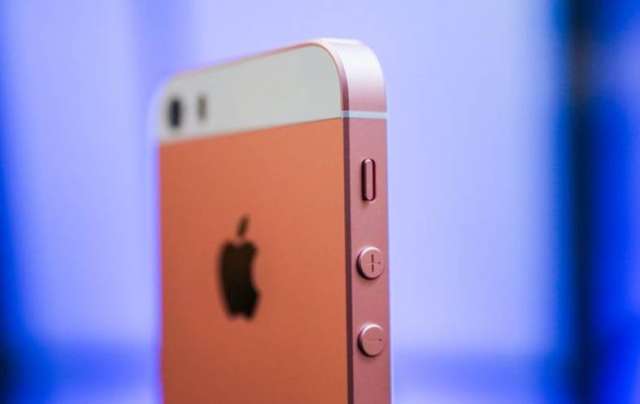 eMAG: Oferte de Pret Redus cu 1200 LEI la iPhone SE | iDevice.ro